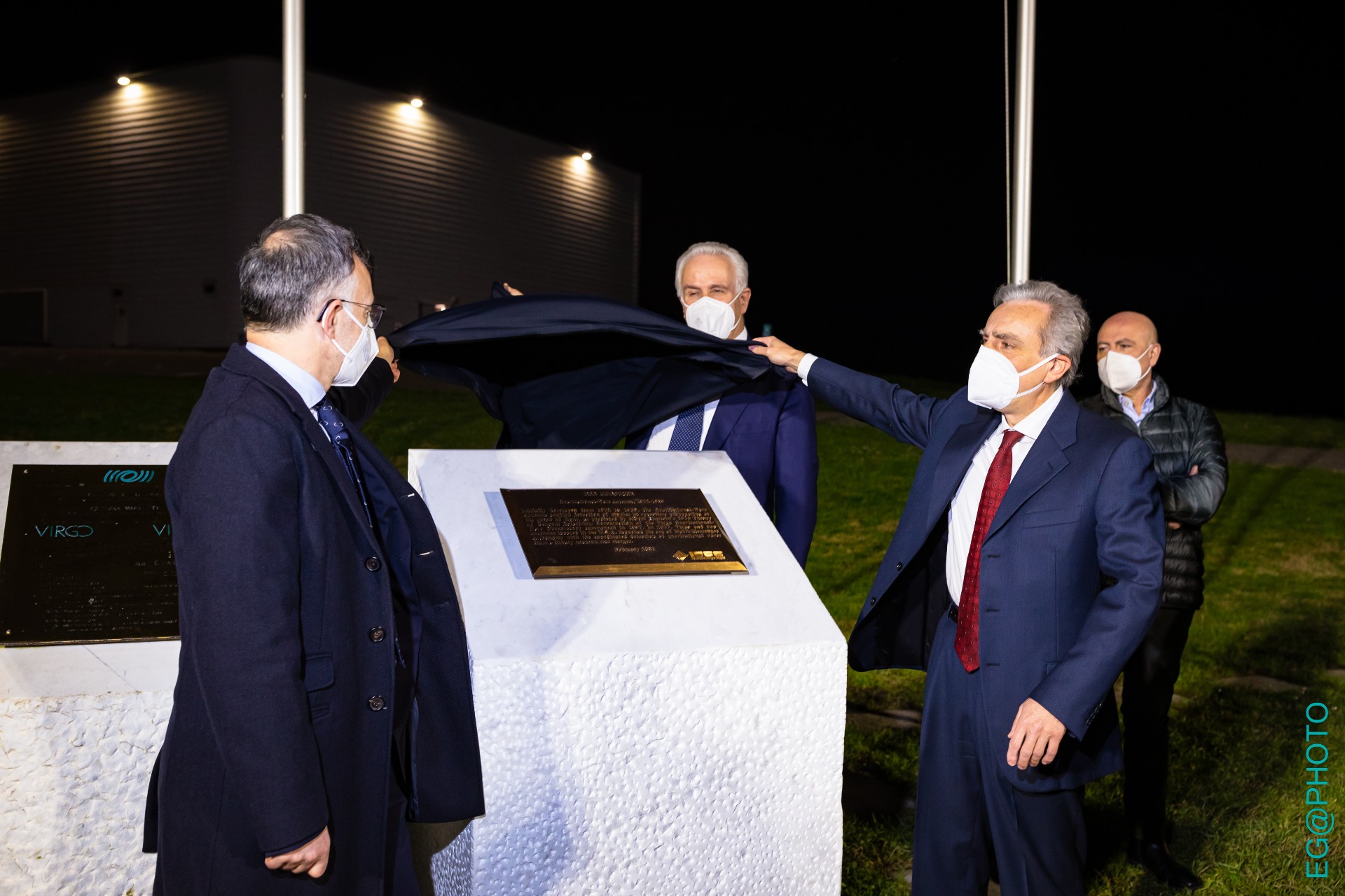 The unveiling of the commemorative plaque for the dedication of a IEEE ...